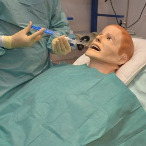 Fibroskopická intubace - Ústřední vojenská nemocnice Praha (ÚVN)